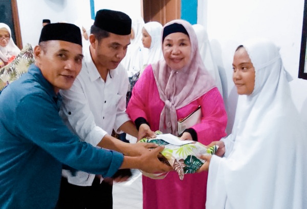Bersama Reyna Usman, PKB Boalemo Berbagi Santunan untuk Anak Yatim ...